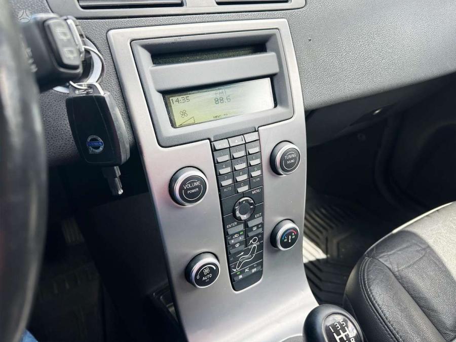 Pelēks Volvo V50 2008 Šauļi, ar dzinēja tilpumu 1.56 L un nobraukumu 244 tūkst. km par 1750 €, foto 17 vietnē AUTOMOTO.COM.LV