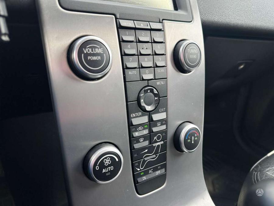 Pelēks Volvo V50 2008 Šauļi, ar dzinēja tilpumu 1.56 L un nobraukumu 244 tūkst. km par 1750 €, foto 19 vietnē AUTOMOTO.COM.LV