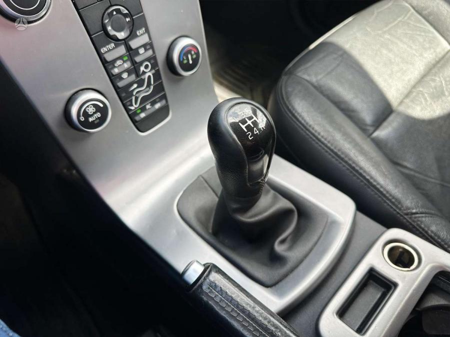 Pelēks Volvo V50 2008 Šauļi, ar dzinēja tilpumu 1.56 L un nobraukumu 244 tūkst. km par 1750 €, foto 20 vietnē AUTOMOTO.COM.LV