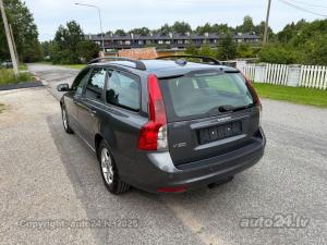 Pelēks Volvo V50 2008 Tallina, ar dzinēja tilpumu 1.60 L un nobraukumu 198 tūkst. km par 3999 €, foto 3 vietnē AUTOMOTO.COM.LV