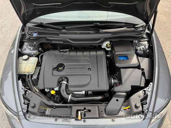 Grey Volvo V50 2008 in Tallinn, with an engine capacity of 1.60 L and mileage of 198 thousand km for 3999 €, photo 3 on AUTOMOTO.COM.LV