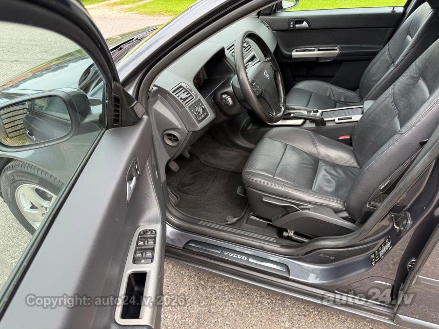 Pelēks Volvo V50 2008 Tallina, ar dzinēja tilpumu 1.60 L un nobraukumu 198 tūkst. km par 3999 €, foto 6 vietnē AUTOMOTO.COM.LV