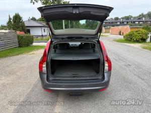 Pelēks Volvo V50 2008 Tallina, ar dzinēja tilpumu 1.60 L un nobraukumu 198 tūkst. km par 3999 €, foto 9 vietnē AUTOMOTO.COM.LV