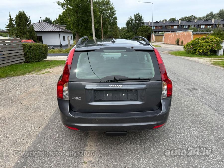 Pelēks Volvo V50 2008 Tallina, ar dzinēja tilpumu 1.60 L un nobraukumu 198 tūkst. km par 3999 €, foto 10 vietnē AUTOMOTO.COM.LV