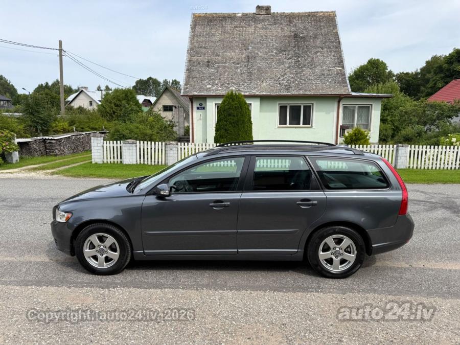 Pelēks Volvo V50 2008 Tallina, ar dzinēja tilpumu 1.60 L un nobraukumu 198 tūkst. km par 3999 €, foto 13 vietnē AUTOMOTO.COM.LV