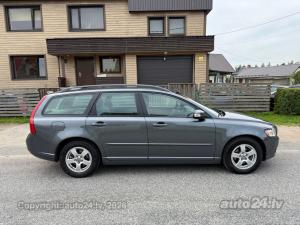 Pelēks Volvo V50 2008 Tallina, ar dzinēja tilpumu 1.60 L un nobraukumu 198 tūkst. km par 3999 €, foto 14 vietnē AUTOMOTO.COM.LV