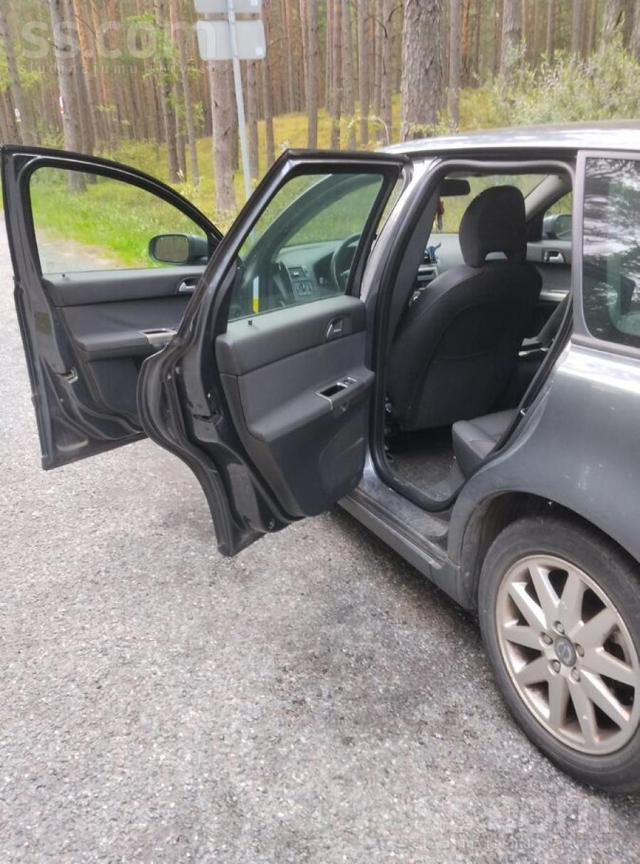 Pelēks Volvo V50 2008 Rīga, ar dzinēja tilpumu 2.00 L un nobraukumu 0 tūkst. km par 1500 €, foto 1 vietnē AUTOMOTO.COM.LV