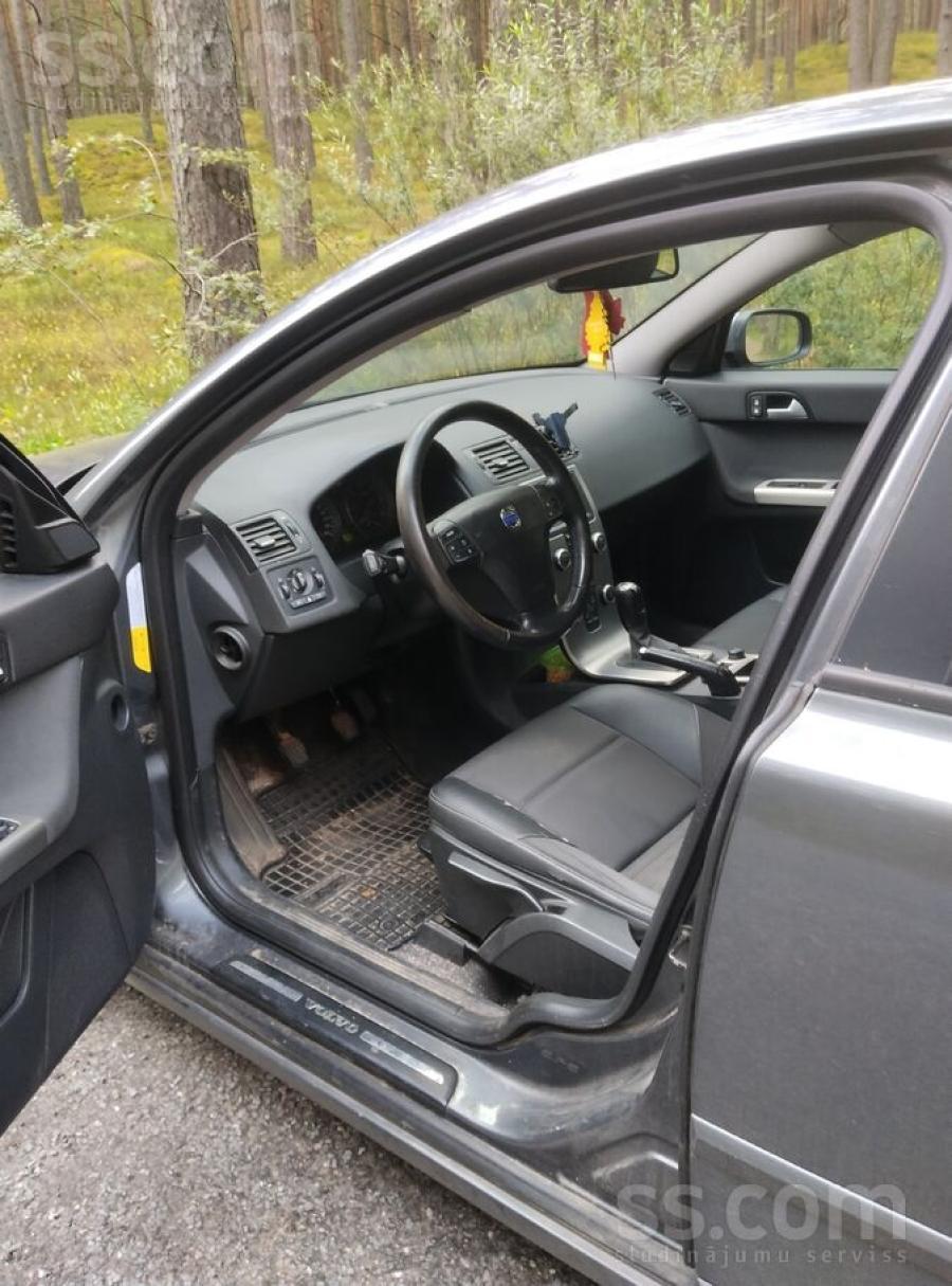 Pelēks Volvo V50 2008 Rīga, ar dzinēja tilpumu 2.00 L un nobraukumu 0 tūkst. km par 1500 €, foto 3 vietnē AUTOMOTO.COM.LV