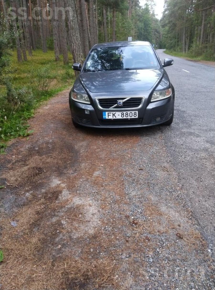 Pelēks Volvo V50 2008 Rīga, ar dzinēja tilpumu 2.00 L un nobraukumu 0 tūkst. km par 1500 €, foto 4 vietnē AUTOMOTO.COM.LV