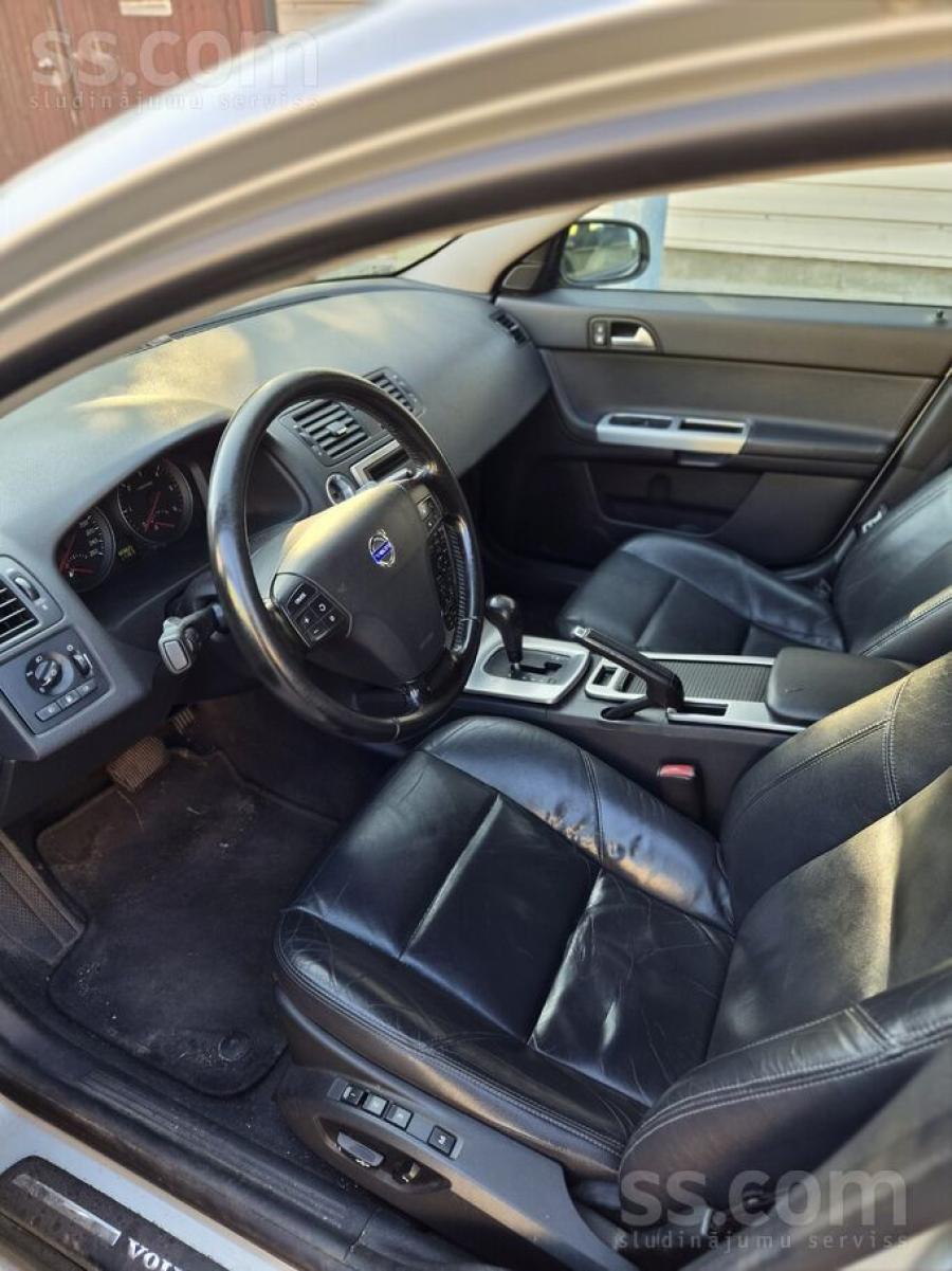 Pelēks Volvo V50 2008 Rīga, ar dzinēja tilpumu 2.00 L un nobraukumu 324 tūkst. km par 1430 €, foto 3 vietnē AUTOMOTO.COM.LV
