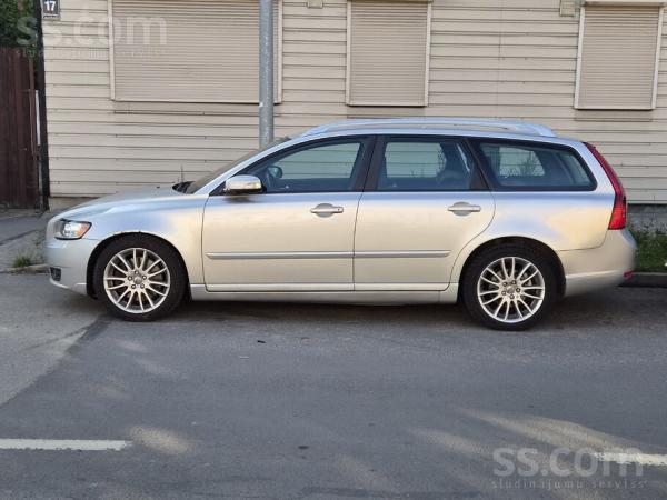 Pelēks Volvo V50 2008 Rīga, ar dzinēja tilpumu 2.00 L un nobraukumu 324 tūkst. km par 1430 €, foto 5 vietnē AUTOMOTO.COM.LV