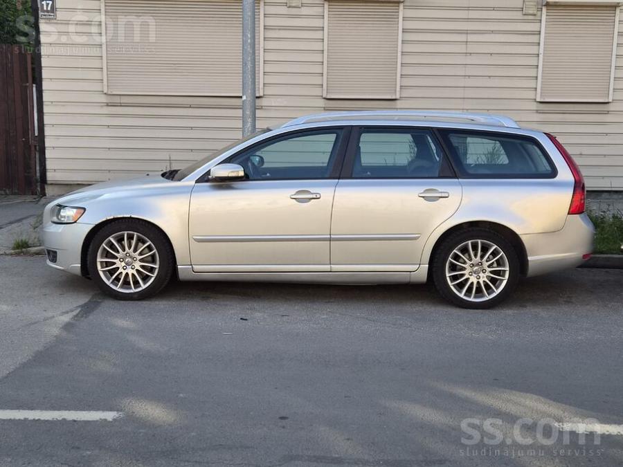 Pelēks Volvo V50 2008 Rīga, ar dzinēja tilpumu 2.00 L un nobraukumu 324 tūkst. km par 1430 €, foto 6 vietnē AUTOMOTO.COM.LV
