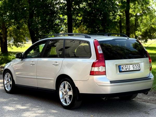Серый Вольво В50 2008 в Каунас, объемом двигателя 2.40 л и пробегом 322 тыс. км за 3000 €, фото 4 на AUTOMOTO.COM.LV