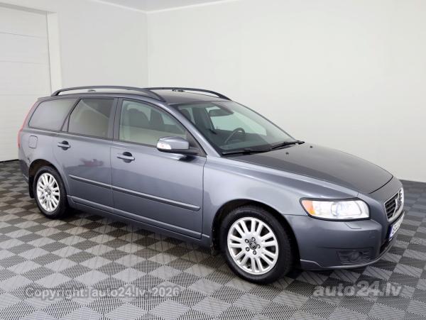 Grey Volvo V50 2008 in Tallinn, with an engine capacity of 2.40 L and mileage of 257 thousand km for 1999 €, photo 1 on AUTOMOTO.COM.LV