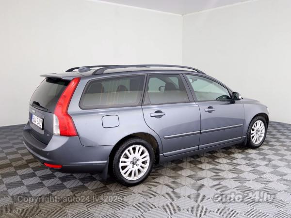 Grey Volvo V50 2008 in Tallinn, with an engine capacity of 2.40 L and mileage of 257 thousand km for 1999 €, photo 3 on AUTOMOTO.COM.LV