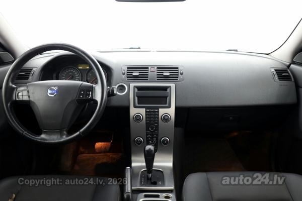 Grey Volvo V50 2008 in Tallinn, with an engine capacity of 2.40 L and mileage of 257 thousand km for 1999 €, photo 5 on AUTOMOTO.COM.LV