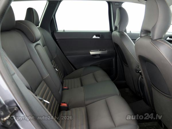 Grey Volvo V50 2008 in Tallinn, with an engine capacity of 2.40 L and mileage of 257 thousand km for 1999 €, photo 7 on AUTOMOTO.COM.LV