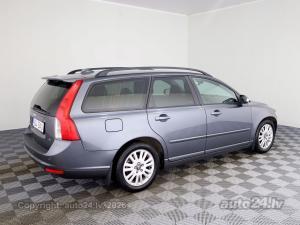 Grey Volvo V50 2008 in Tallinn, with an engine capacity of 2.40 L and mileage of 257 thousand km for 1999 €, photo 4 on AUTOMOTO.COM.LV