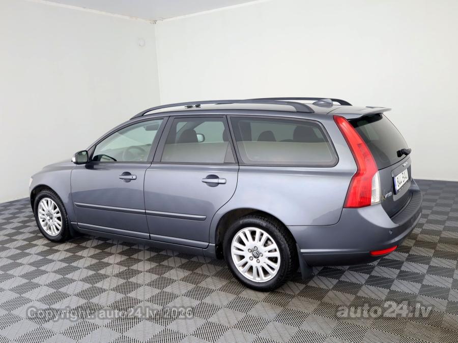Grey Volvo V50 2008 in Tallinn, with an engine capacity of 2.40 L and mileage of 257 thousand km for 1999 €, photo 5 on AUTOMOTO.COM.LV