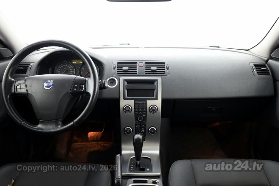 Grey Volvo V50 2008 in Tallinn, with an engine capacity of 2.40 L and mileage of 257 thousand km for 1999 €, photo 6 on AUTOMOTO.COM.LV