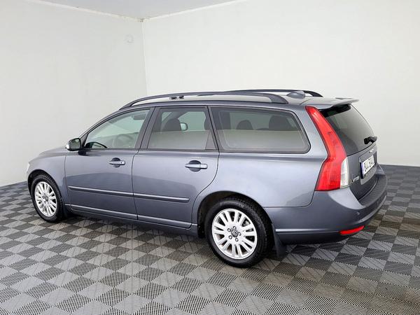 Grey Volvo V50 2008 in Tallinn, with an engine capacity of 2.40 L and mileage of 257 thousand km for 1999 €, photo 4 on AUTOMOTO.COM.LV