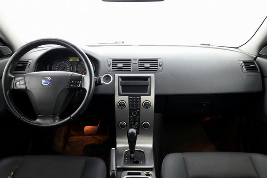 Pelēks Volvo V50 2008 Tallina, ar dzinēja tilpumu 2.40 L un nobraukumu 257 tūkst. km par 1999 €, foto 6 vietnē AUTOMOTO.COM.LV