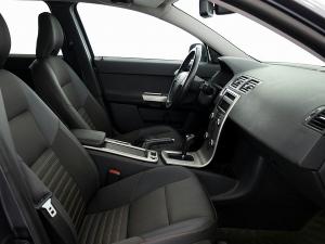 Pelēks Volvo V50 2008 Tallina, ar dzinēja tilpumu 2.40 L un nobraukumu 257 tūkst. km par 1999 €, foto 7 vietnē AUTOMOTO.COM.LV