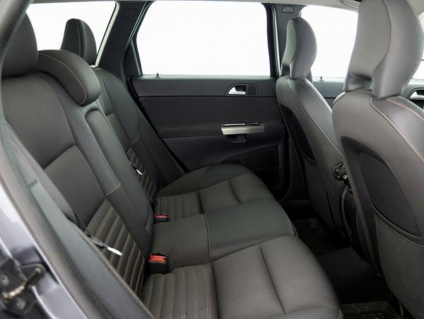 Grey Volvo V50 2008 in Tallinn, with an engine capacity of 2.40 L and mileage of 257 thousand km for 1999 €, photo 7 on AUTOMOTO.COM.LV