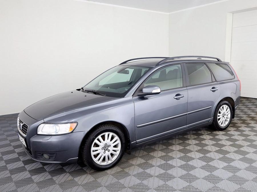 Pelēks Volvo V50 2008 Tallina, ar dzinēja tilpumu 2.40 L un nobraukumu 257 tūkst. km par 1999 €, foto 10 vietnē AUTOMOTO.COM.LV