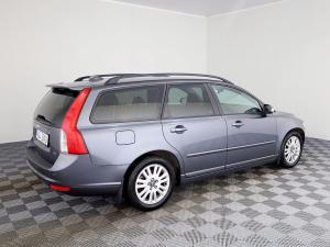 Pelēks Volvo V50 2008 Tallina, ar dzinēja tilpumu 2.40 L un nobraukumu 257 tūkst. km par 1999 €, foto 11 vietnē AUTOMOTO.COM.LV
