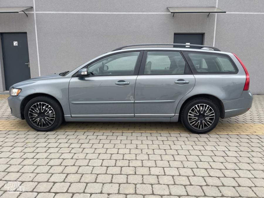 Pelēks Volvo V50 2008 Viļņa, ar dzinēja tilpumu 2.00 L un nobraukumu 300 tūkst. km par 1850 €, foto 4 vietnē AUTOMOTO.COM.LV