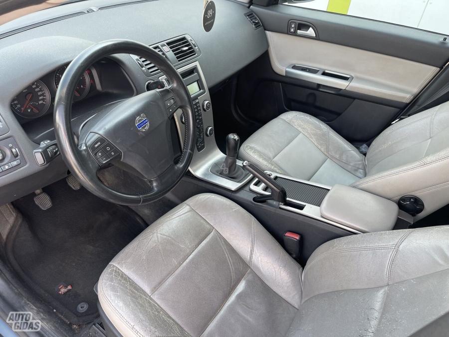 Pelēks Volvo V50 2008 Viļņa, ar dzinēja tilpumu 2.00 L un nobraukumu 300 tūkst. km par 1850 €, foto 21 vietnē AUTOMOTO.COM.LV