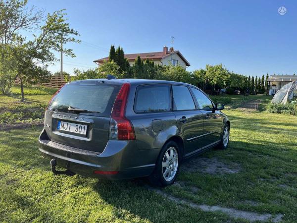 Grey Volvo V50 2008 in Marijampole, with an engine capacity of 1.56 L and mileage of 282 thousand km for 2099 €, photo 3 on AUTOMOTO.COM.LV