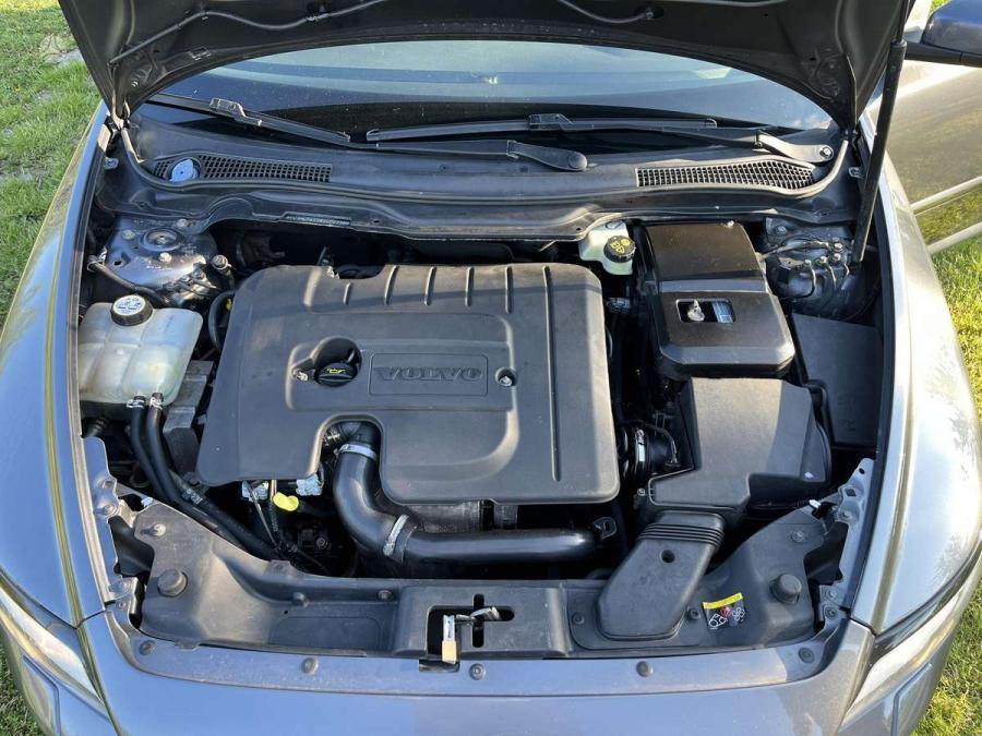 Grey Volvo V50 2008 in Marijampole, with an engine capacity of 1.56 L and mileage of 282 thousand km for 2099 €, photo 13 on AUTOMOTO.COM.LV