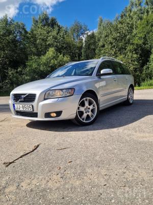 Grey Volvo V50 2008 in Valmiera, with an engine capacity of 2.00 L and mileage of 370 thousand km for 2100 €, photo  on AUTOMOTO.COM.LV