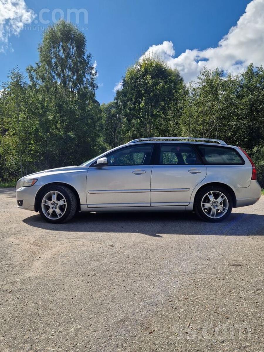 Grey Volvo V50 2008 in Valmiera, with an engine capacity of 2.00 L and mileage of 370 thousand km for 2100 €, photo 6 on AUTOMOTO.COM.LV
