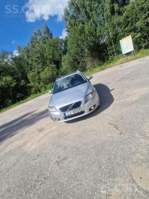 Grey Volvo V50 2008 in Valmiera, with an engine capacity of 2.00 L and mileage of 370 thousand km for 2100 €, photo 12 on AUTOMOTO.COM.LV