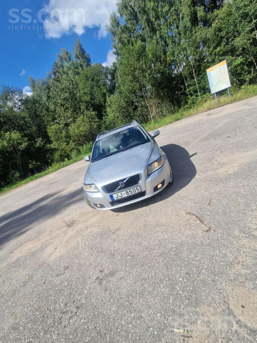 Grey Volvo V50 2008 in Valmiera, with an engine capacity of 2.00 L and mileage of 370 thousand km for 2100 €, photo 12 on AUTOMOTO.COM.LV