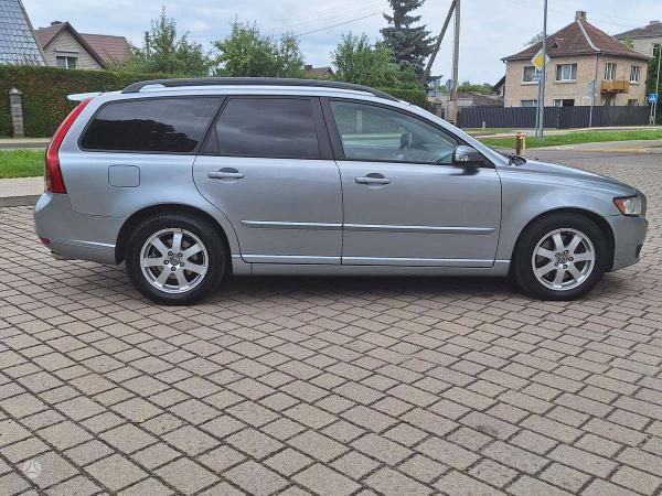 Pelēks Volvo V50 2008 Kėdainiai, ar dzinēja tilpumu 2.40 L un nobraukumu 360 tūkst. km par 2900 €, foto 7 vietnē AUTOMOTO.COM.LV