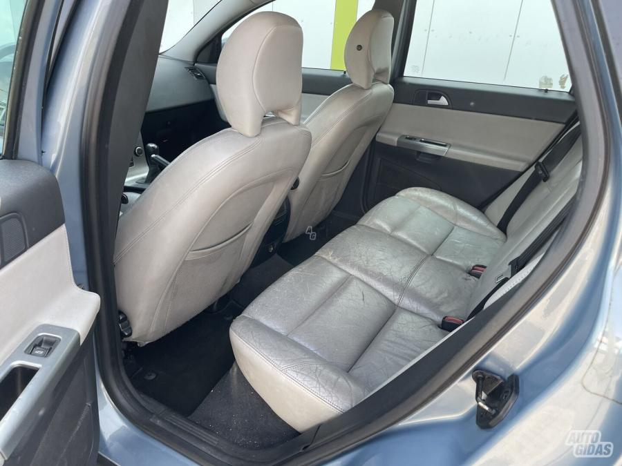 Pelēks Volvo V50 2008 Viļņa, ar dzinēja tilpumu 2.00 L un nobraukumu 300 tūkst. km par 1800 €, foto 22 vietnē AUTOMOTO.COM.LV
