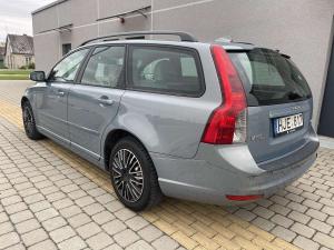 Grey Volvo V50 2008 in Vilnius, with an engine capacity of 2.00 L and mileage of 300 thousand km for 1800 €, photo  on AUTOMOTO.COM.LV