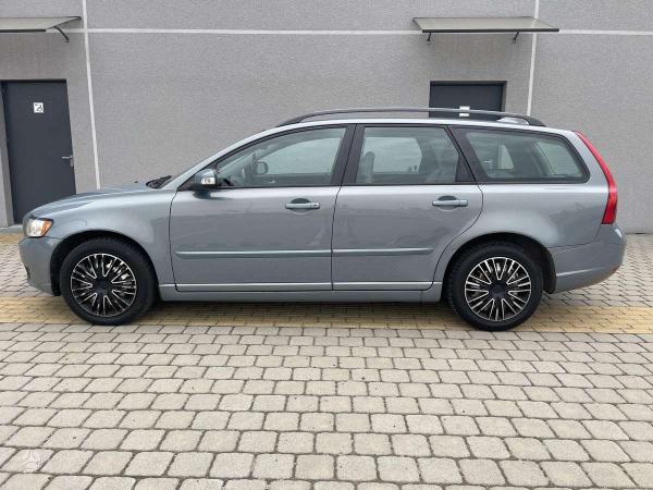 Grey Volvo V50 2008 in Vilnius, with an engine capacity of 2.00 L and mileage of 300 thousand km for 1800 €, photo 4 on AUTOMOTO.COM.LV