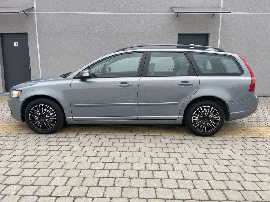 Grey Volvo V50 2008 in Vilnius, with an engine capacity of 2.00 L and mileage of 300 thousand km for 1800 €, photo 4 on AUTOMOTO.COM.LV