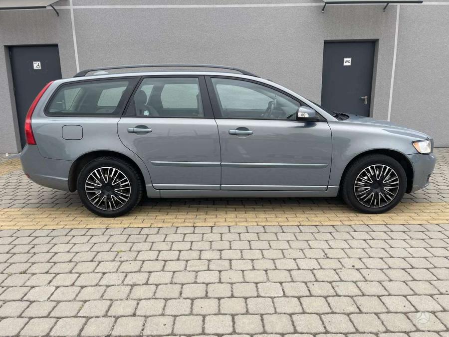 Grey Volvo V50 2008 in Vilnius, with an engine capacity of 2.00 L and mileage of 300 thousand km for 1800 €, photo 11 on AUTOMOTO.COM.LV