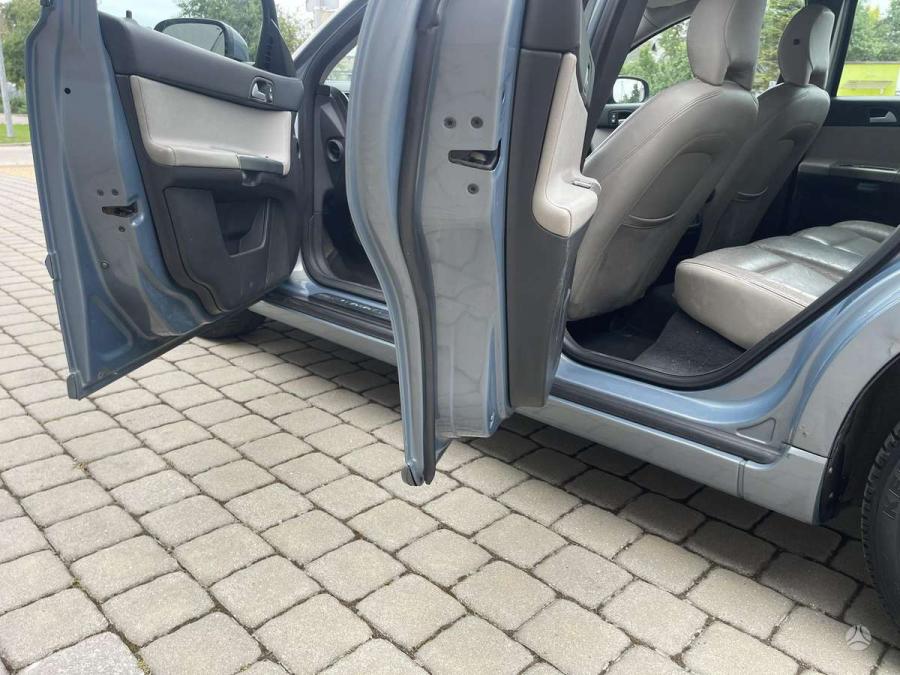 Grey Volvo V50 2008 in Vilnius, with an engine capacity of 2.00 L and mileage of 300 thousand km for 1800 €, photo 19 on AUTOMOTO.COM.LV