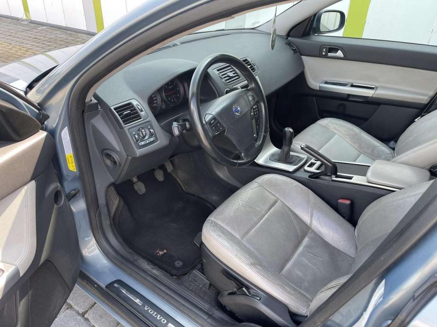 Grey Volvo V50 2008 in Vilnius, with an engine capacity of 2.00 L and mileage of 300 thousand km for 1800 €, photo 20 on AUTOMOTO.COM.LV