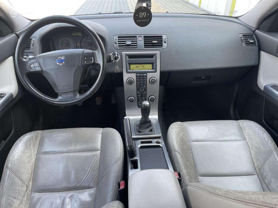 Grey Volvo V50 2008 in Vilnius, with an engine capacity of 2.00 L and mileage of 300 thousand km for 1800 €, photo 23 on AUTOMOTO.COM.LV