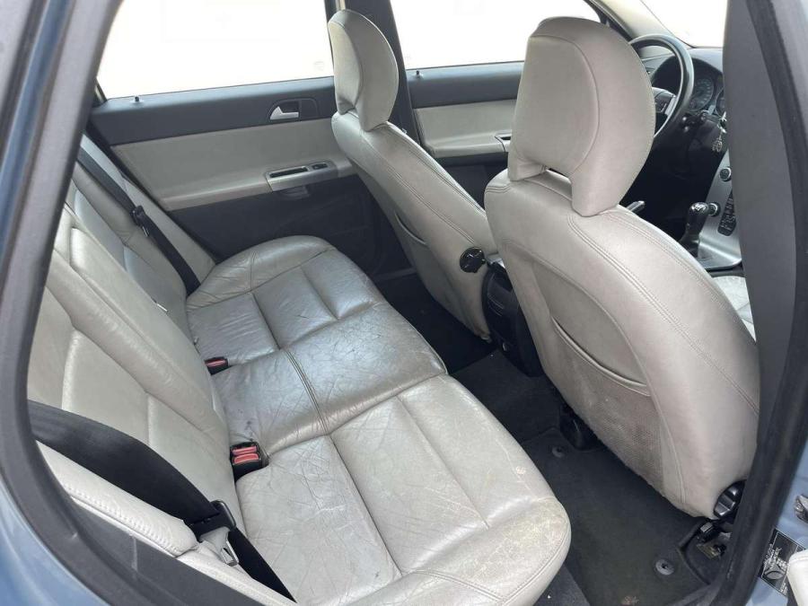 Grey Volvo V50 2008 in Vilnius, with an engine capacity of 2.00 L and mileage of 300 thousand km for 1800 €, photo 26 on AUTOMOTO.COM.LV