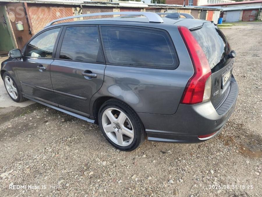 Pelēks Volvo V50 2008 Liepāja, ar dzinēja tilpumu 2.00 L un nobraukumu 311 tūkst. km par 2700 €, foto 4 vietnē AUTOMOTO.COM.LV