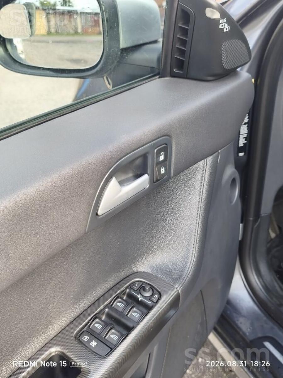 Pelēks Volvo V50 2008 Liepāja, ar dzinēja tilpumu 2.00 L un nobraukumu 311 tūkst. km par 2700 €, foto 19 vietnē AUTOMOTO.COM.LV